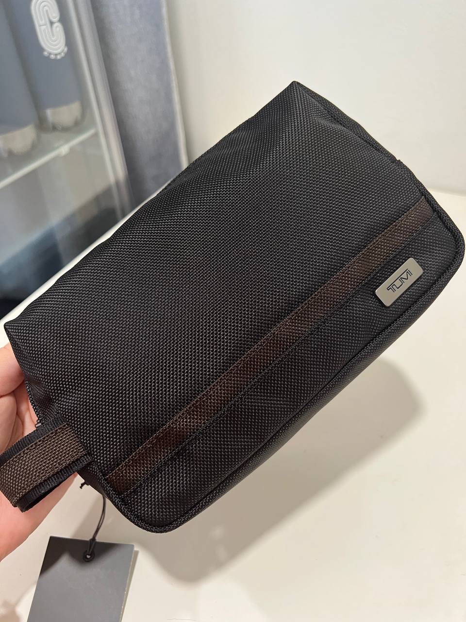 Tumi Medium Kit in Black – Exclusively USA