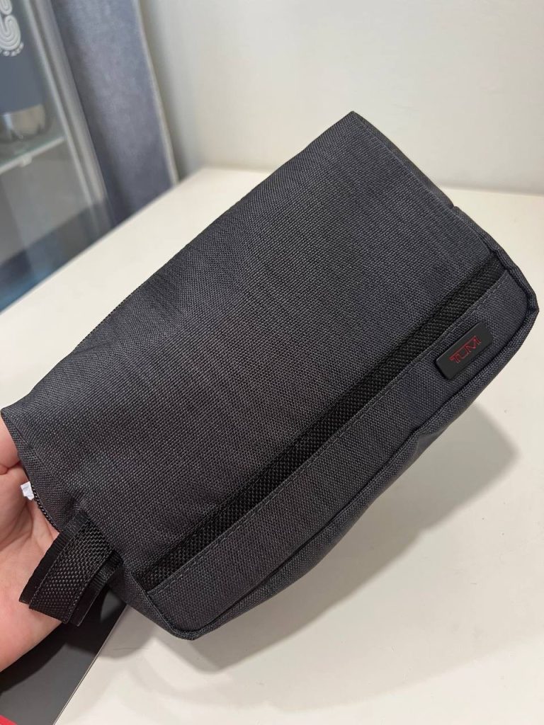 Tumi Medium Kit in Chrome – Exclusively USA
