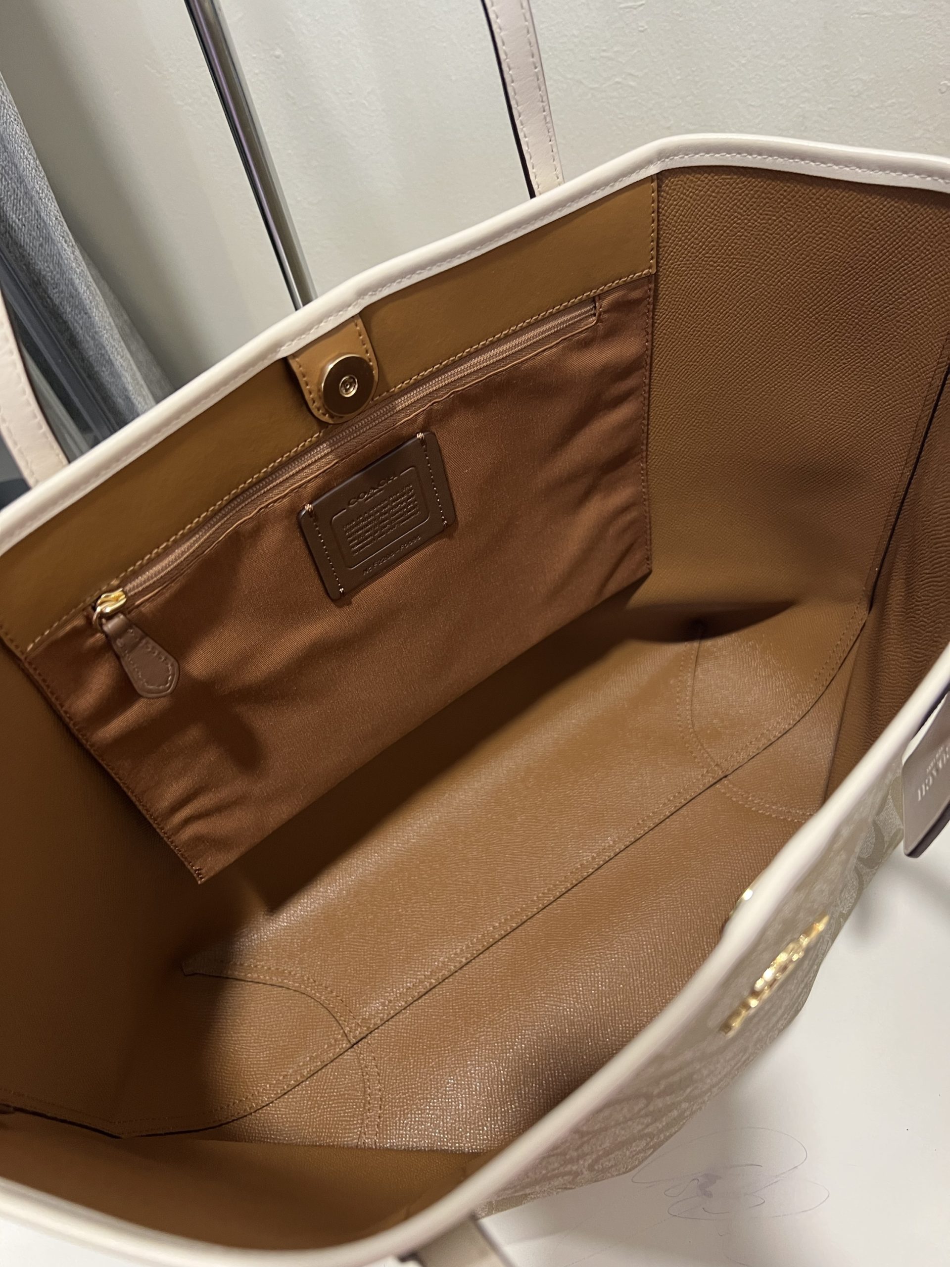 Coach City Tote in Signature Light Khaki/Chalk – Exclusively USA