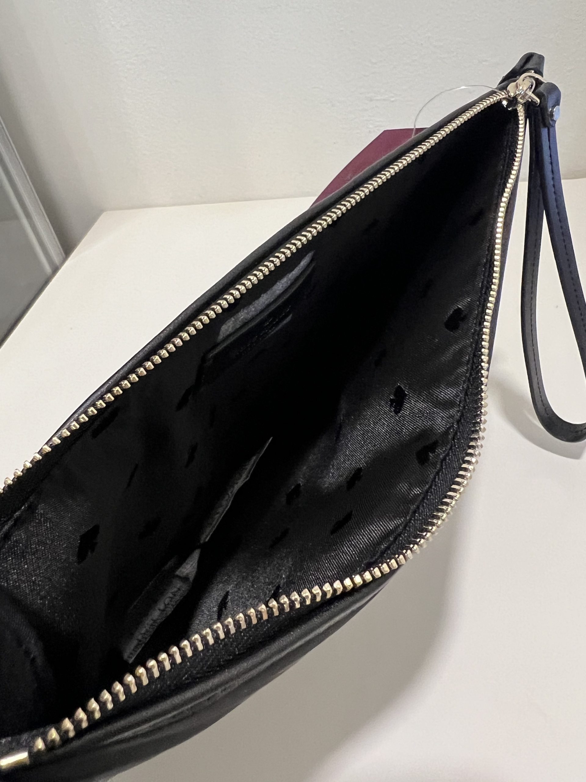 Kate Spade Ella Large Puffy Wristlet Pouch in Black – Exclusively USA